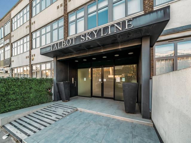 apartment in Imperial Drive, Rayners Lane