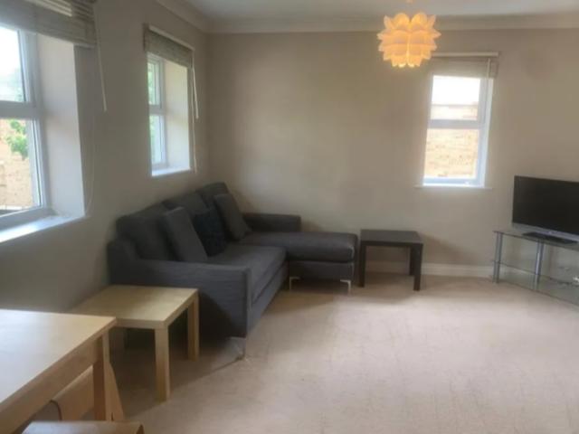 apartment in International Way, Sunbury on thames, TW16 7HR