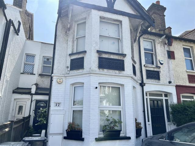 apartment in Oakfield Road, Croydon