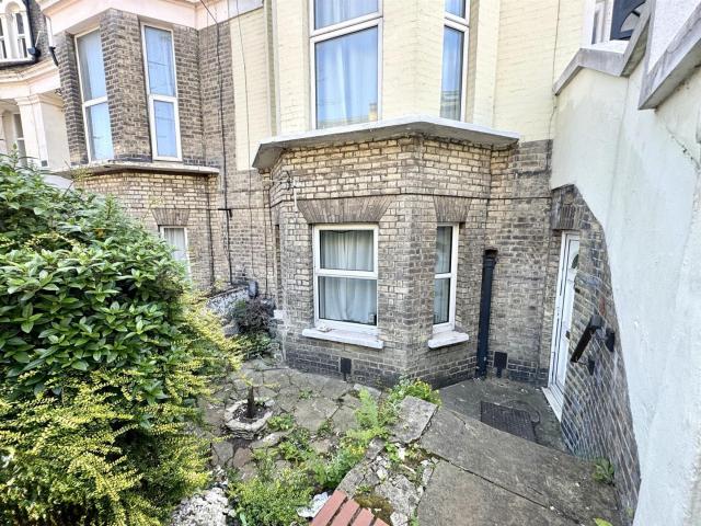 apartment in Oakfield Road, Croydon