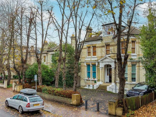 apartment in Oakhill Road