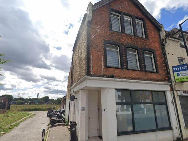 Apartment In Ordnance Road, Enfield En3