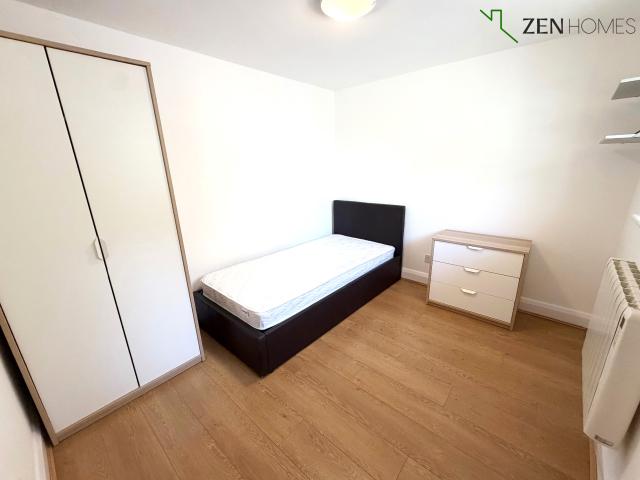 apartment in Orpington Gardens, London