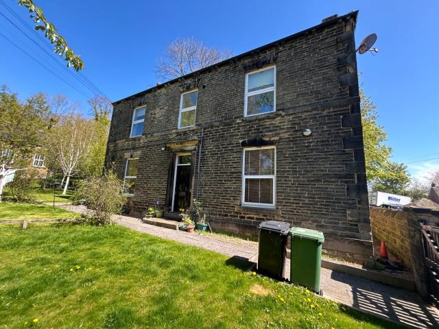 Apartment in Low Lane, Birstall, Batley, West Yorkshire, WF17