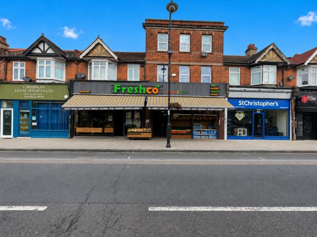 Apartment In Lower Addiscombe Road, Croydon Cr0