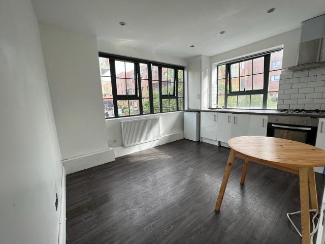 apartment in London Borough of Waltham Forest, London, Greater London, England, E17 6BH, United Kingdom