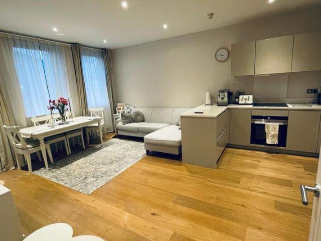 apartment in London Road, Isleworth, TW7 5FN