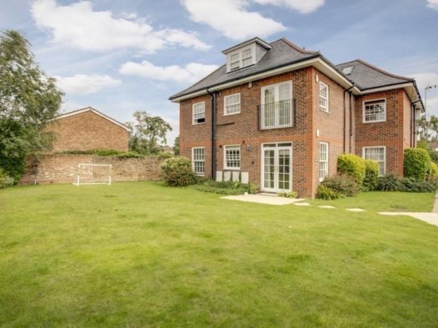 apartment in Layters Green Lane, Chalfont St Peter, Buckinghamshire