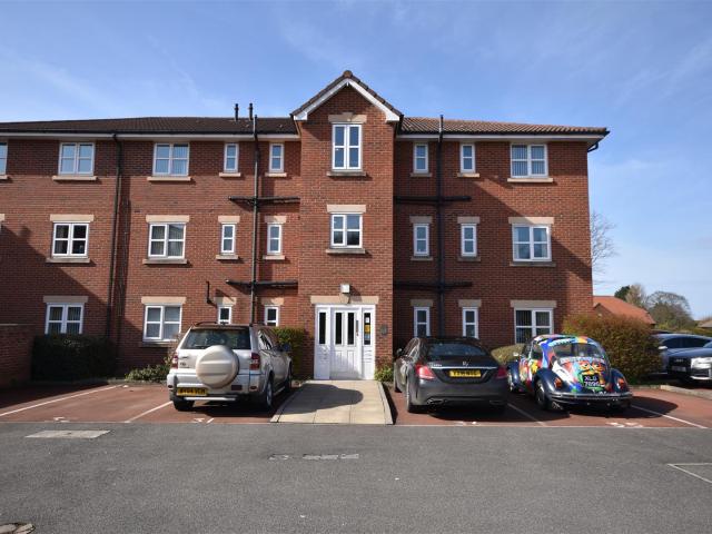 apartment in Ladybower Close, Upton