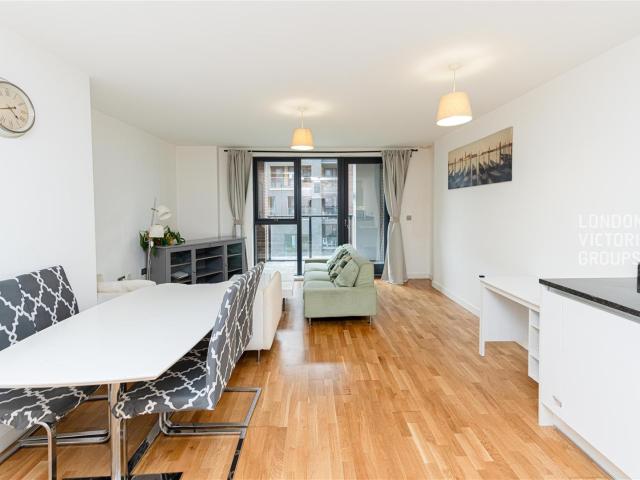 apartment in Larkwood Avenue, London