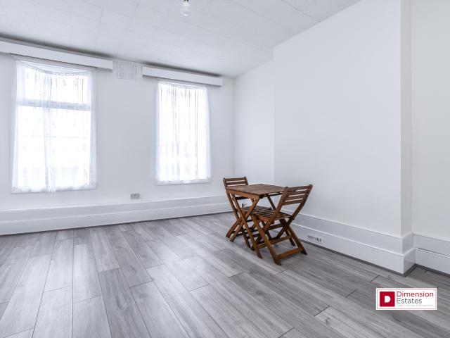 apartment in Leytonstone Road, E15