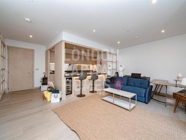 apartment in Legacy Building, 1 Viaduct Gardens, London