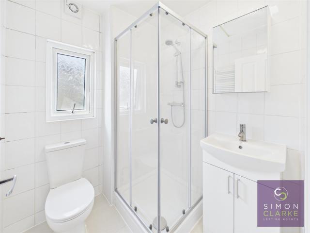 apartment in Lichfield Grove, Finchley Central, London, N3 2JJ