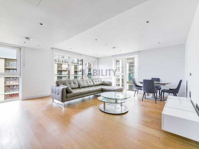 apartment in Lincoln Apartments, Fountain Park Way, london, W12