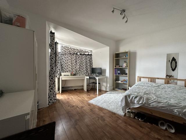 apartment in Lyly House, London, SE1