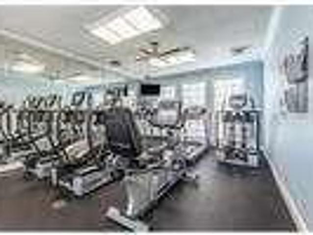 Apartment in move in condition in Pelham Estates