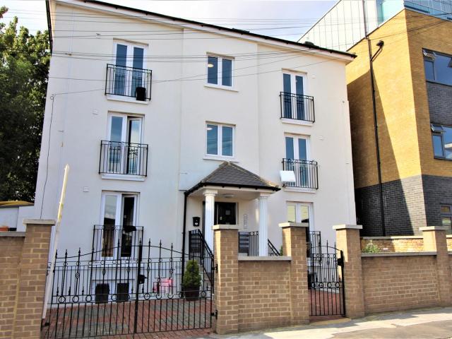 apartment in Montague Road, Croydon