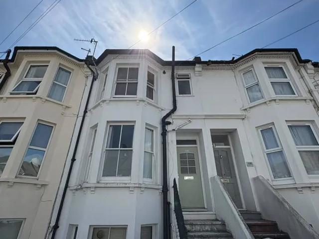 apartment in Montgomery Street, Hove