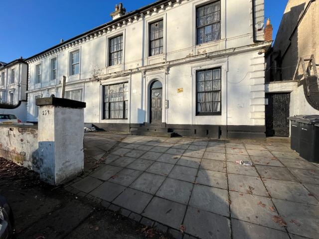 apartment in Monument Road