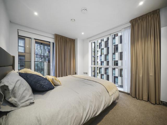 apartment in Mawes House, London, SE17 1EQ
