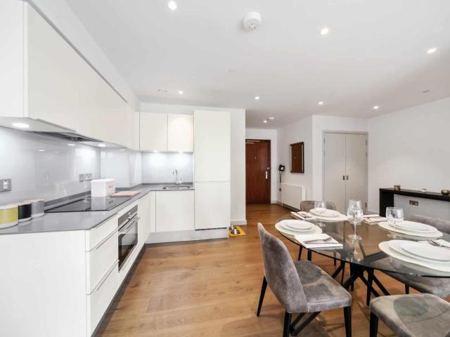 apartment in Mawes House, London, SE17 1EQ