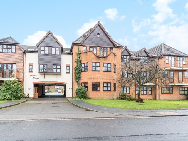 apartment in Maybury Road