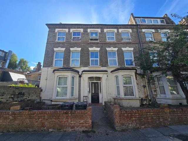 Apartment In Mayton Street, London N7