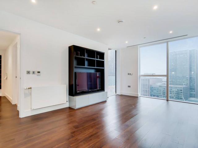apartment in Maine Tower, E14