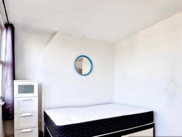 apartment in Marlborough Road, Archway, London N19 4NB