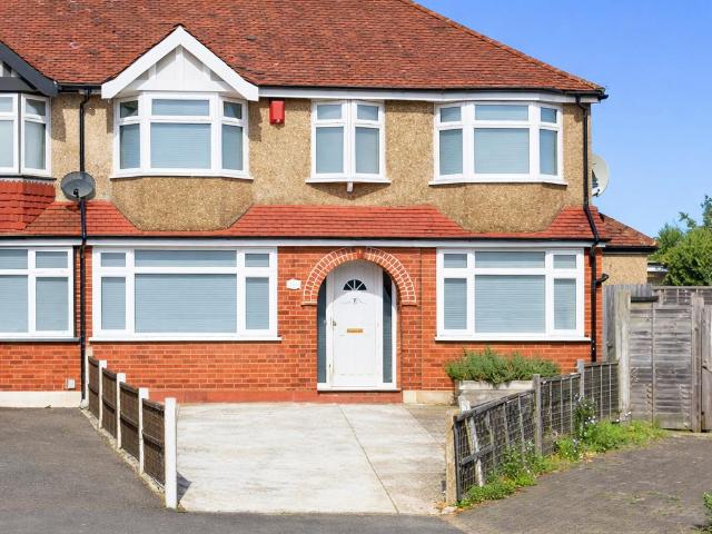 Apartment In Mapleton Crescent, Enfield En3
