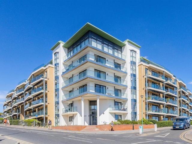 apartment in Marina Close, Boscombe, Bournemouth, BH5 1BS