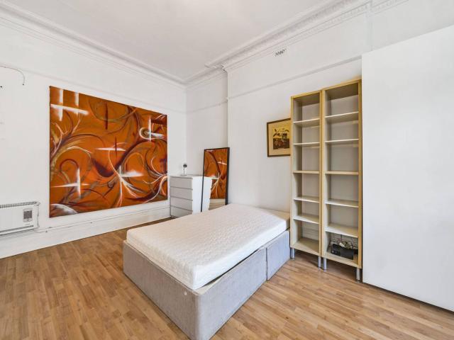 apartment in Marloes Road