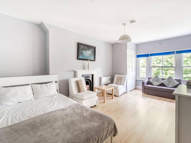 apartment in Marloes Road