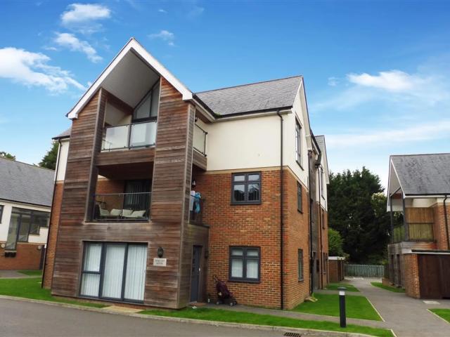apartment in Mercury House Faversham Road Kennington