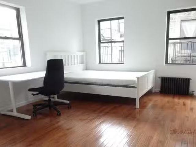 Apartment in Midtown West