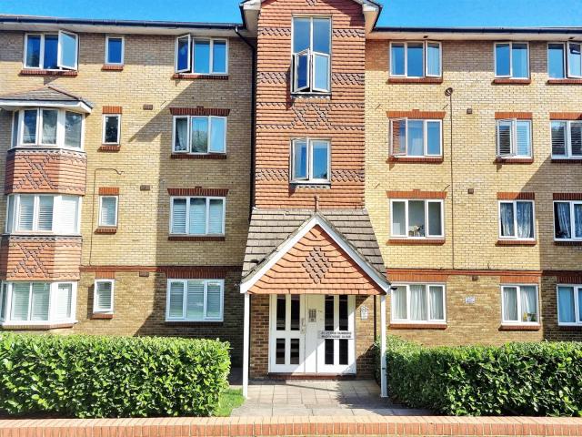 apartment in Muggeridge Close, South Croydon