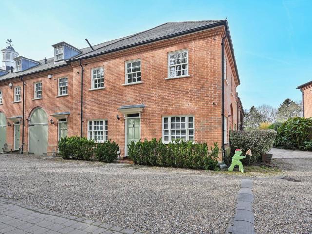 apartment in Mulberry Close