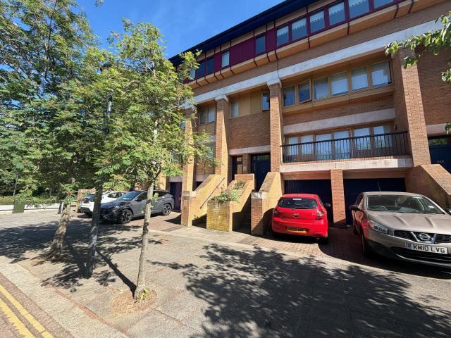 apartment in North Row,MK9 3NS