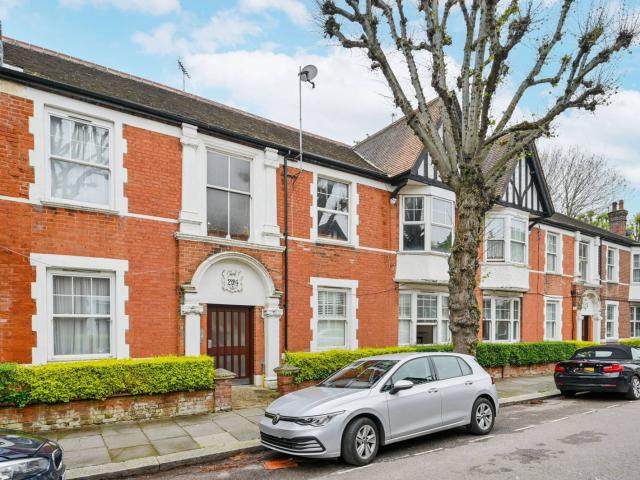 apartment in Northcote Avenue