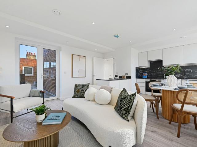 apartment in Northfield Avenue, Ealing, W13