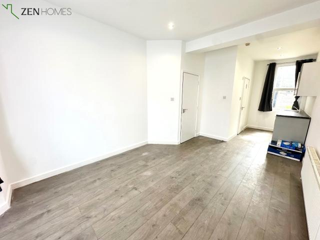 apartment in Nags Head Road, Enfield