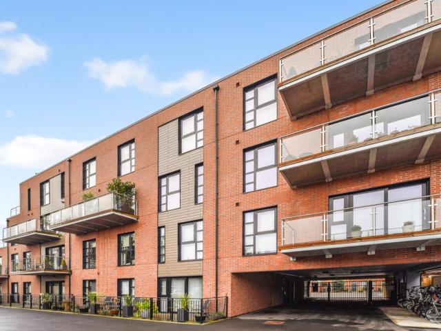 apartment in New Malden