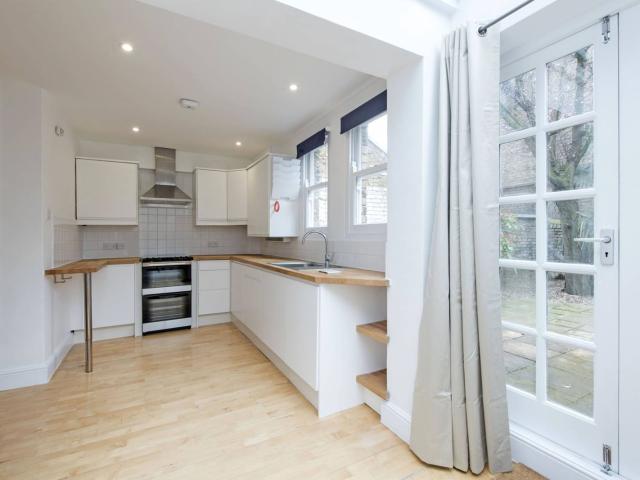 apartment in New Kings road
