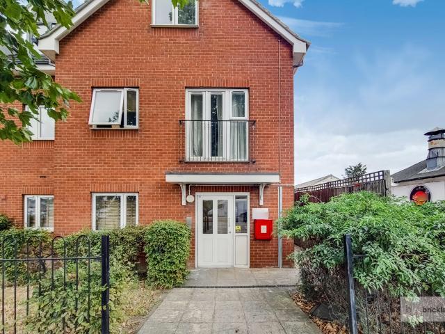 apartment in New Road