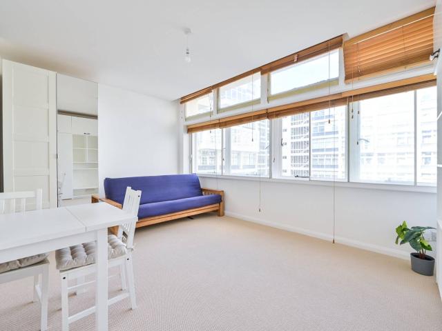 apartment in Newington Causeway