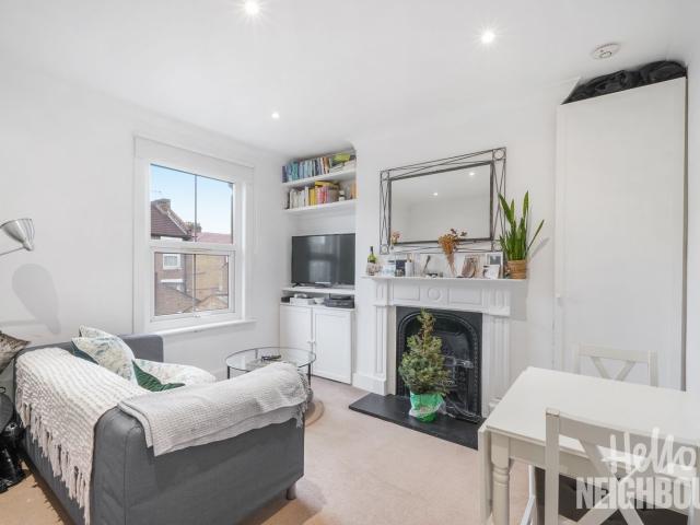 apartment in South Lambeth Road