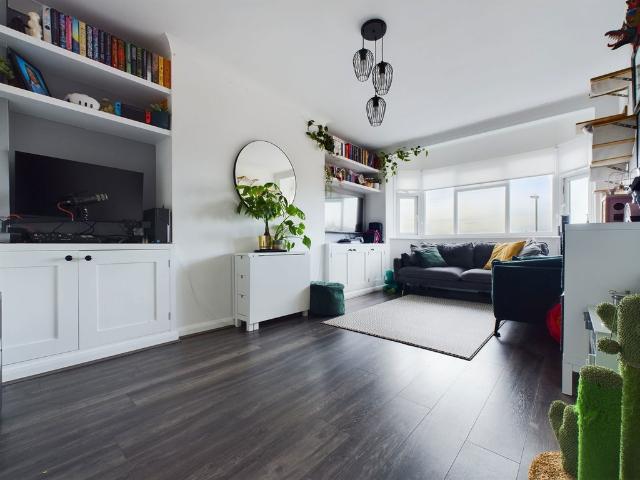 apartment in South Street, Lancing, BN15 8AT