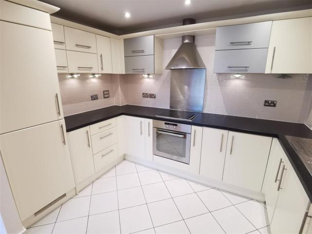 apartment in Southdown House, Somerhill Avenue, Hove