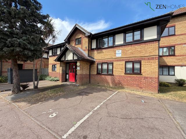 apartment in Somerset Gardens, Creighton Road, London