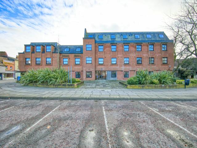apartment in Saxon House Cromwell Square